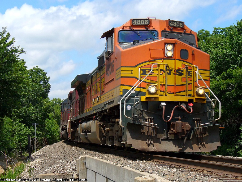 BNSF4806 west